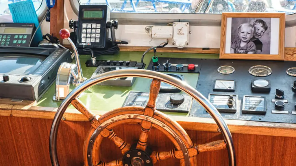 Catamarans vs. Trawlers: The Differences Explained - Catamaran Freedom