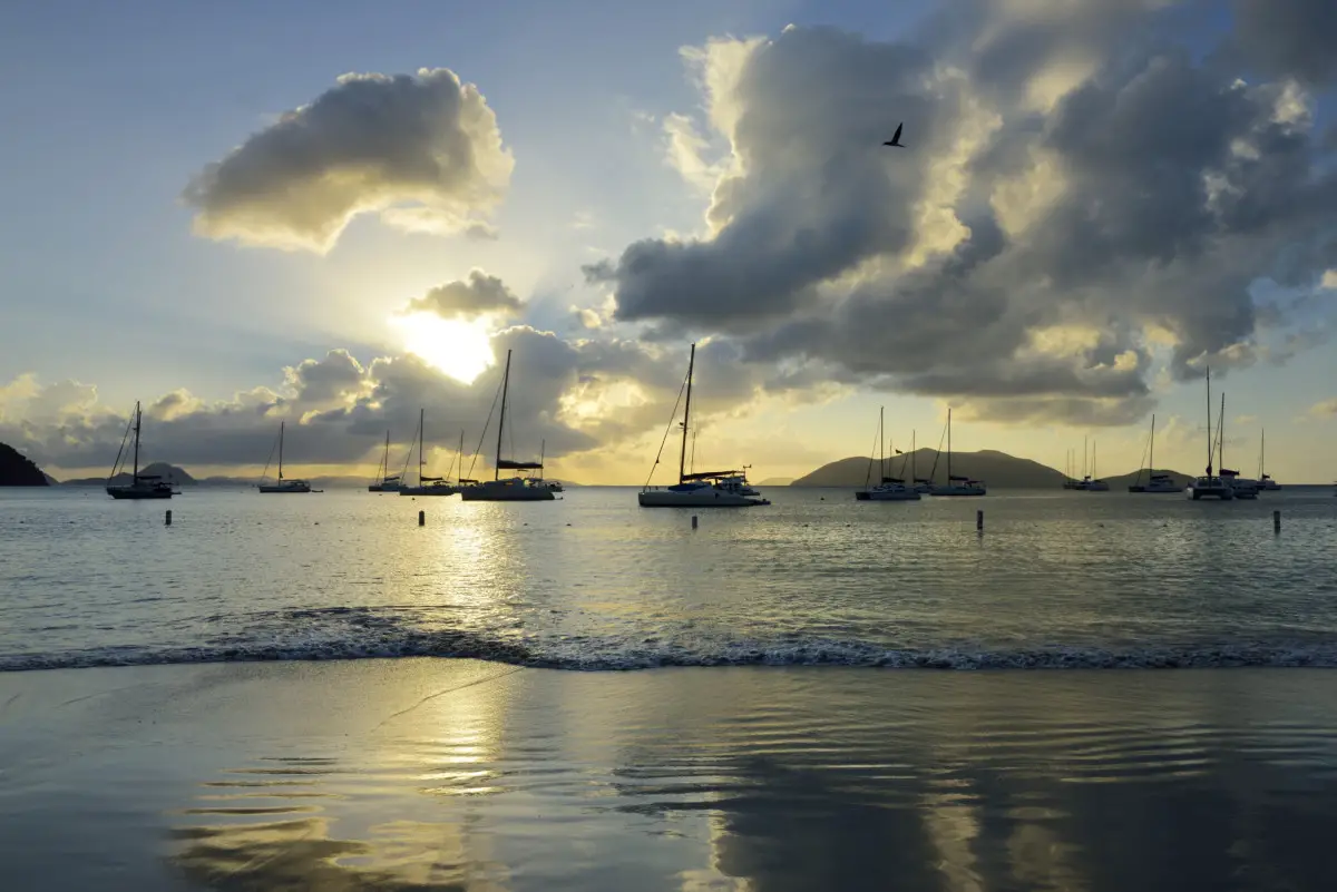 8 Best Spots for Snorkeling in the Caribbean on a Budget – Catamaran ...